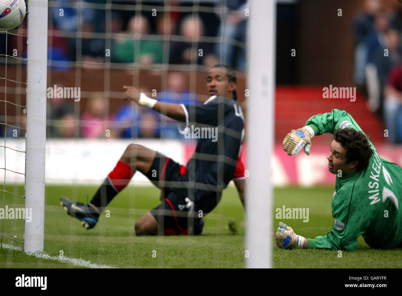 Division 2 play off semi soccer hi-res stock photography and images - Alamy
