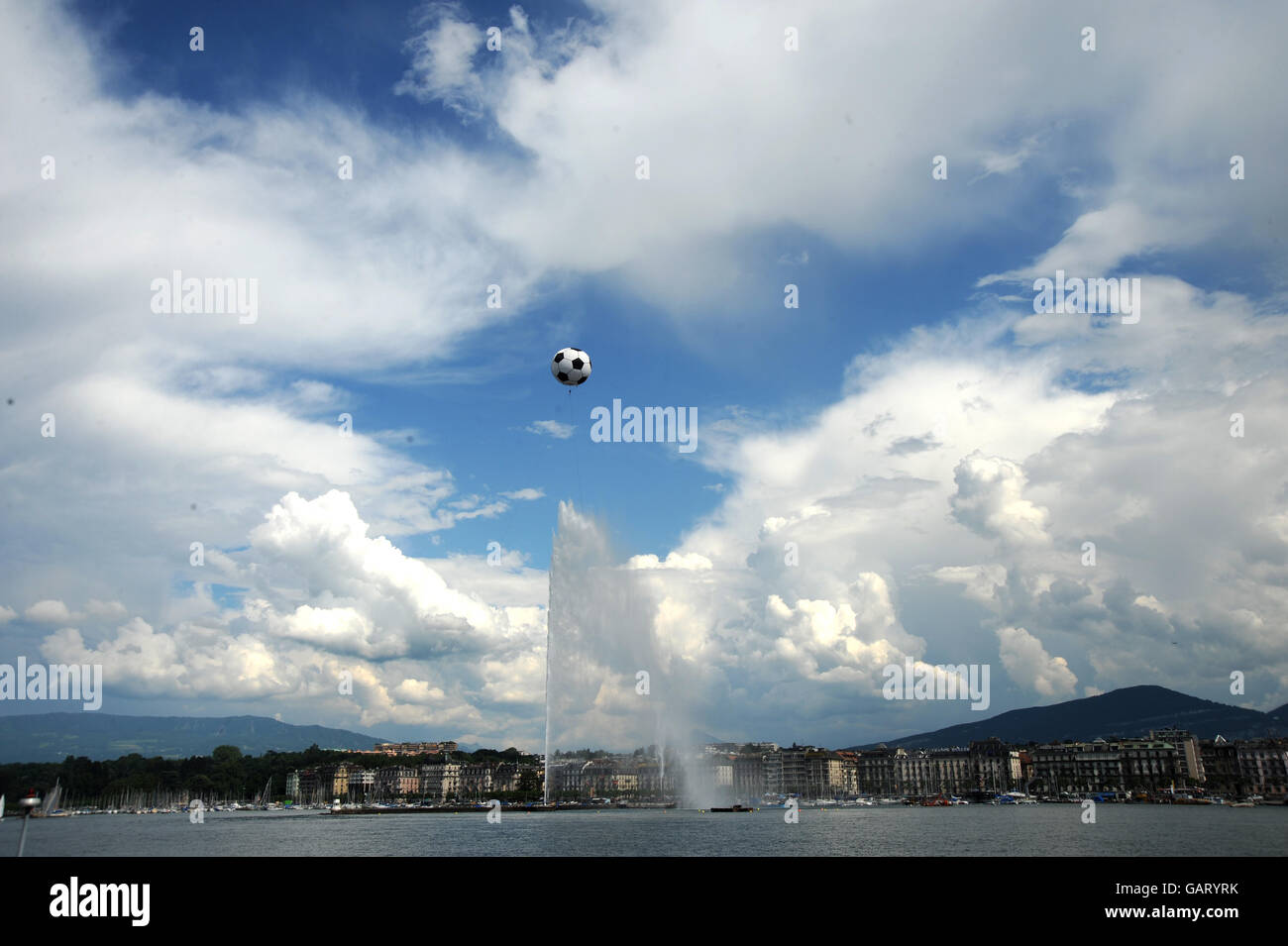 The Jet d'Eau on the Geneva waterfront Stock Photo - Alamy
