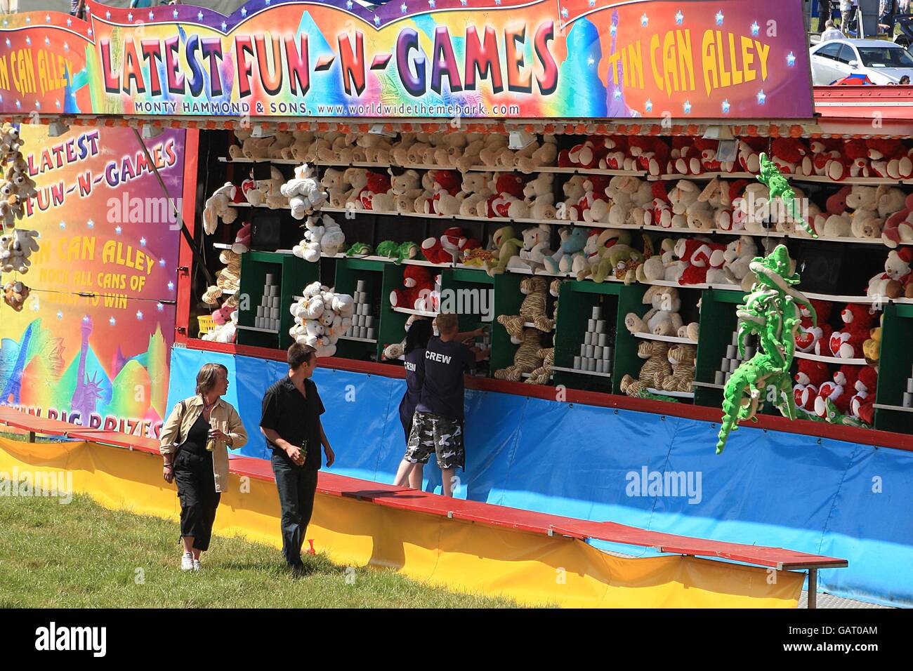 The funfair at epsom downs racecourse hi-res stock photography and ...