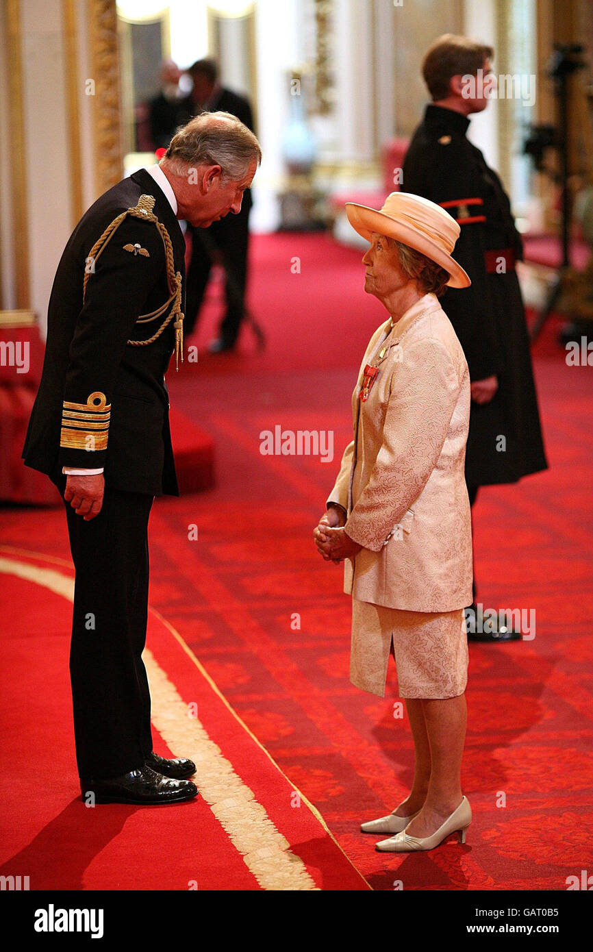 Receives an obe from the prince of wales hi-res stock photography and ...