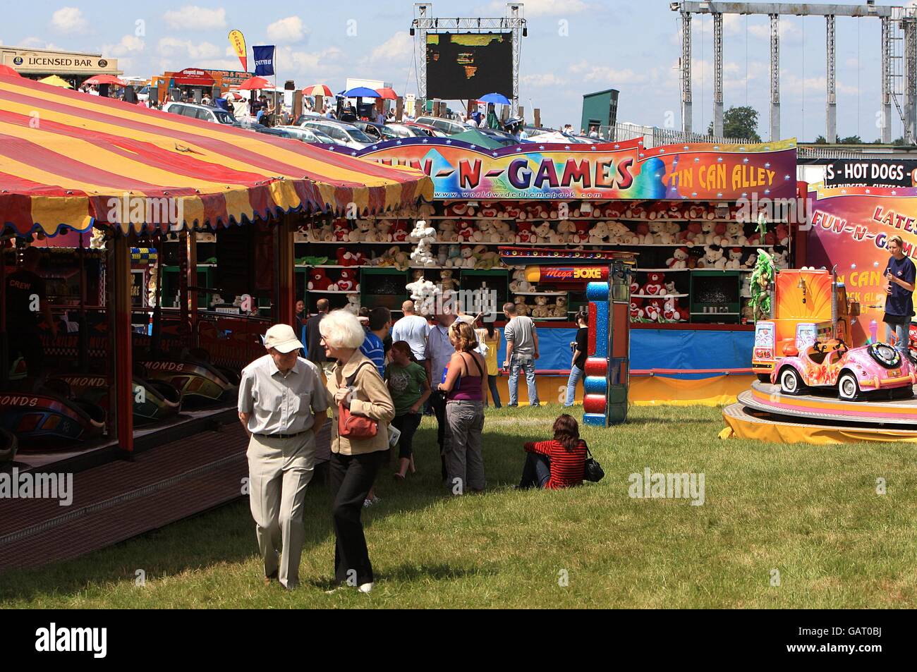 The funfair at epsom downs racecourse hi-res stock photography and ...