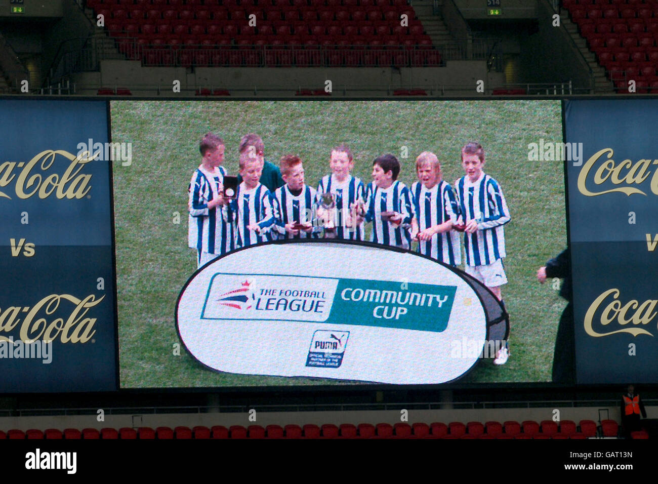 The Community Cup winning Team celebrate on the pitch Stock Photo - Alamy