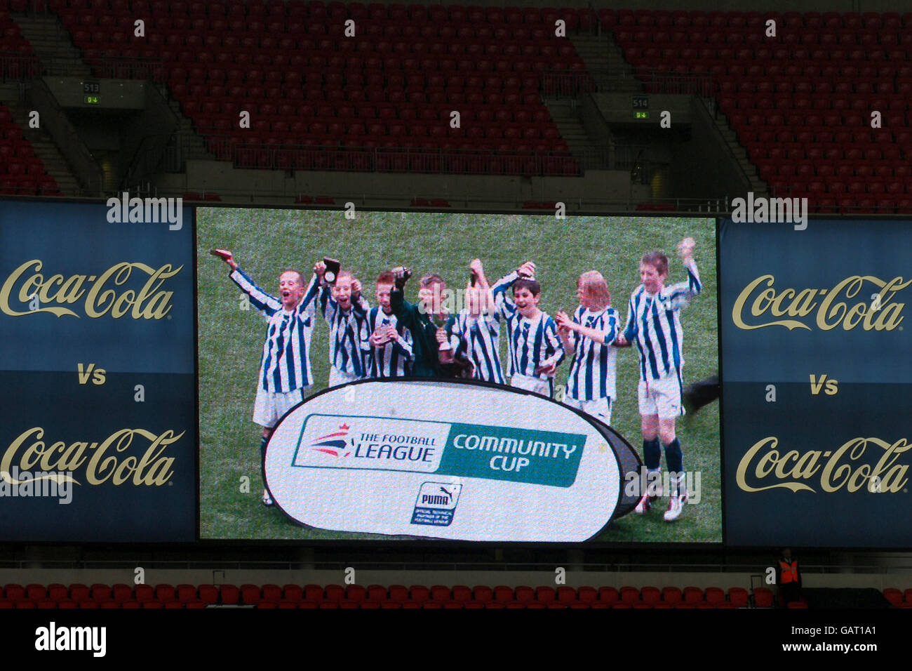 The Community Cup winning Team celebrate on the pitch Stock Photo - Alamy
