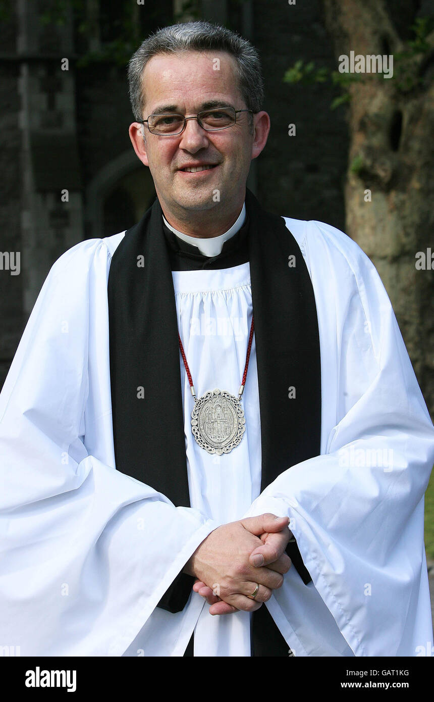 Former Priest installed as Anglican Dean Stock Photo - Alamy