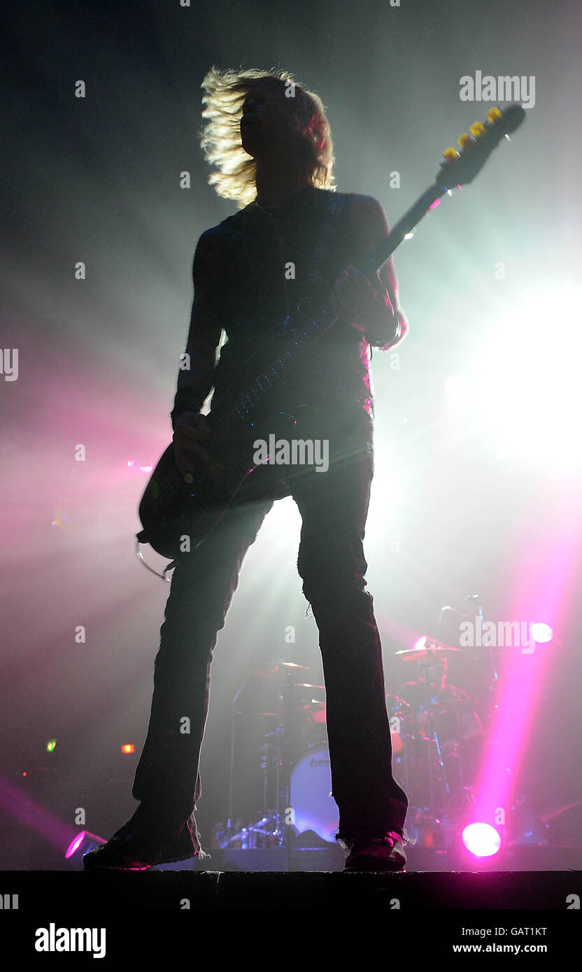 Duff mckagan concert hi-res stock photography and images - Alamy