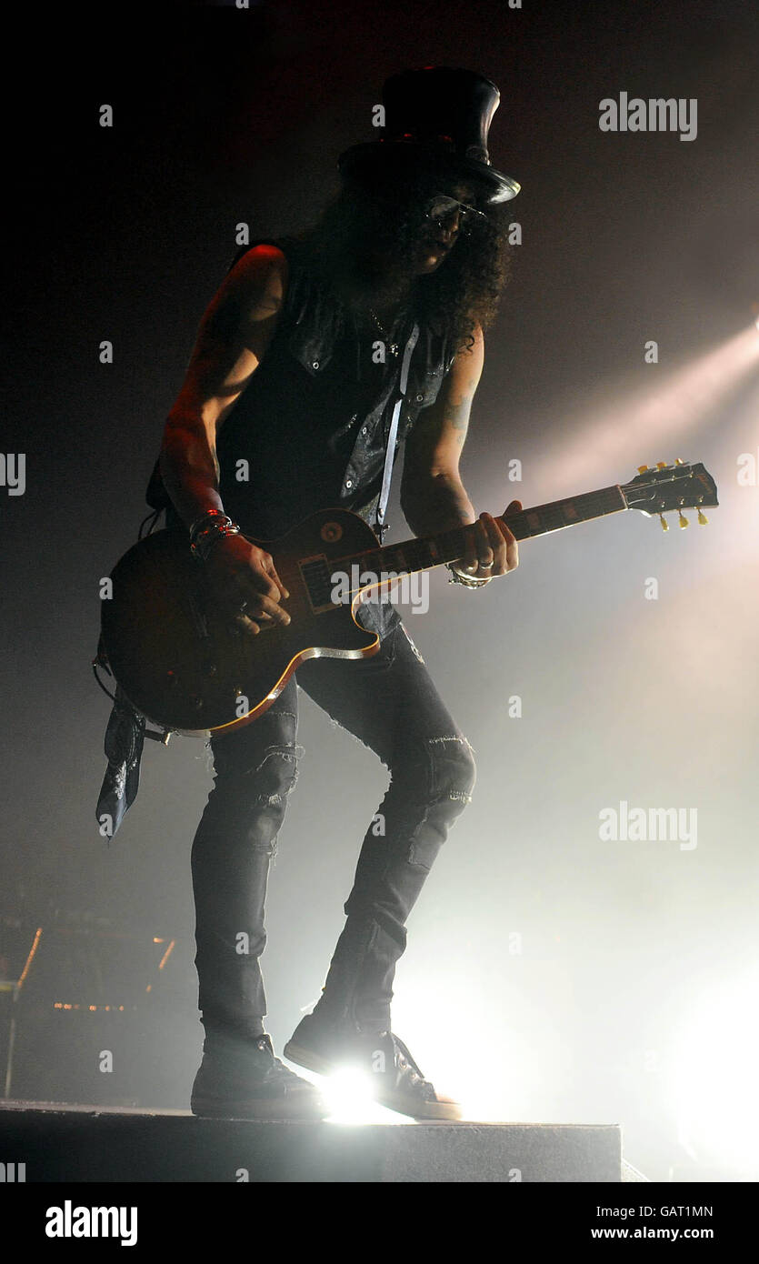 Velvet Revolver In Concert London High Resolution Stock Photography and ...