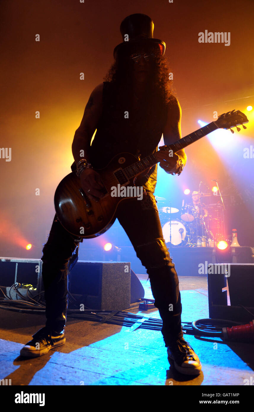 Velvet Revolver In Concert - London Stock Photo - Alamy