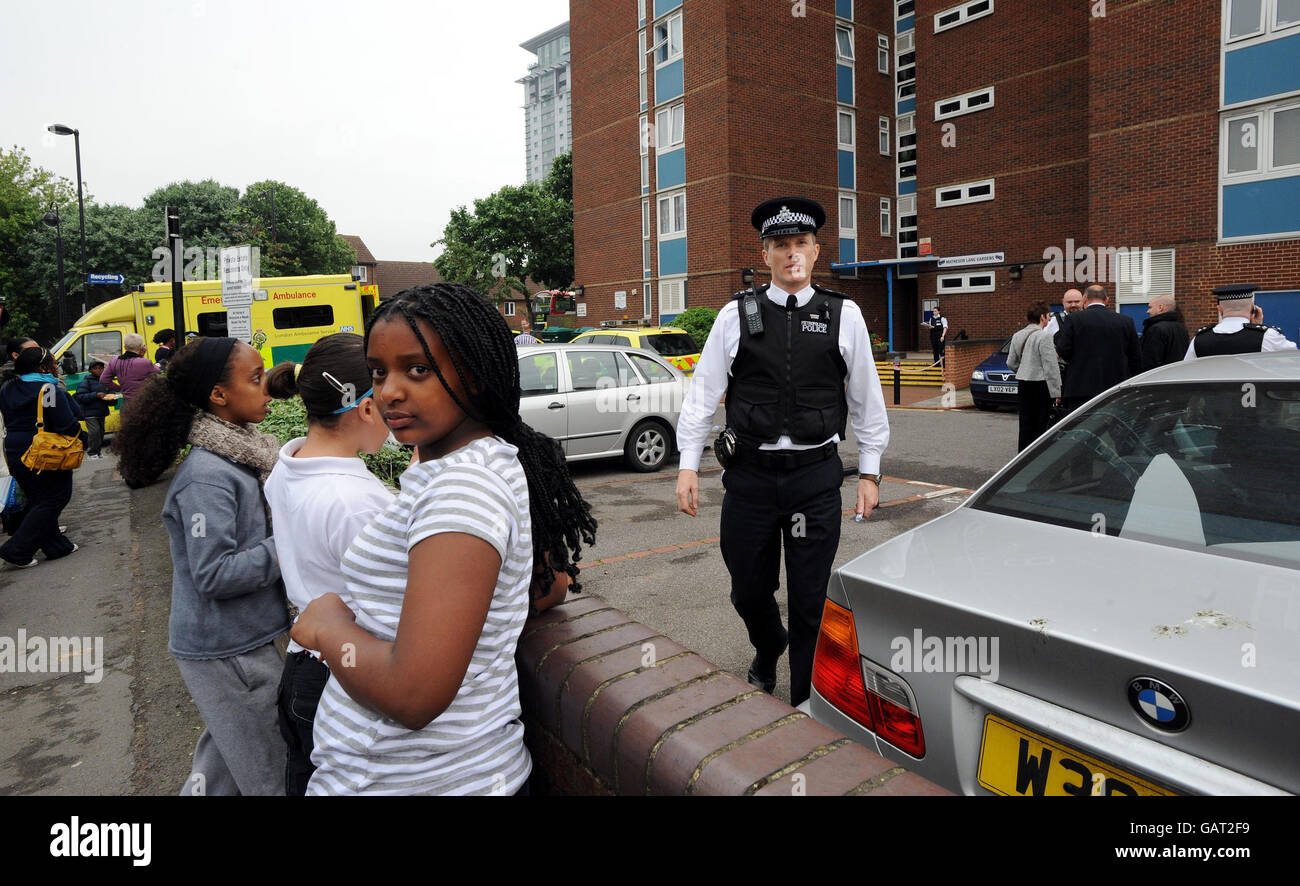 Schoolgirl stabbed in london hi-res stock photography and images - Alamy