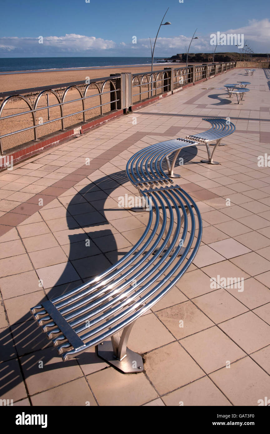 Promenade seating hi-res stock photography and images - Alamy