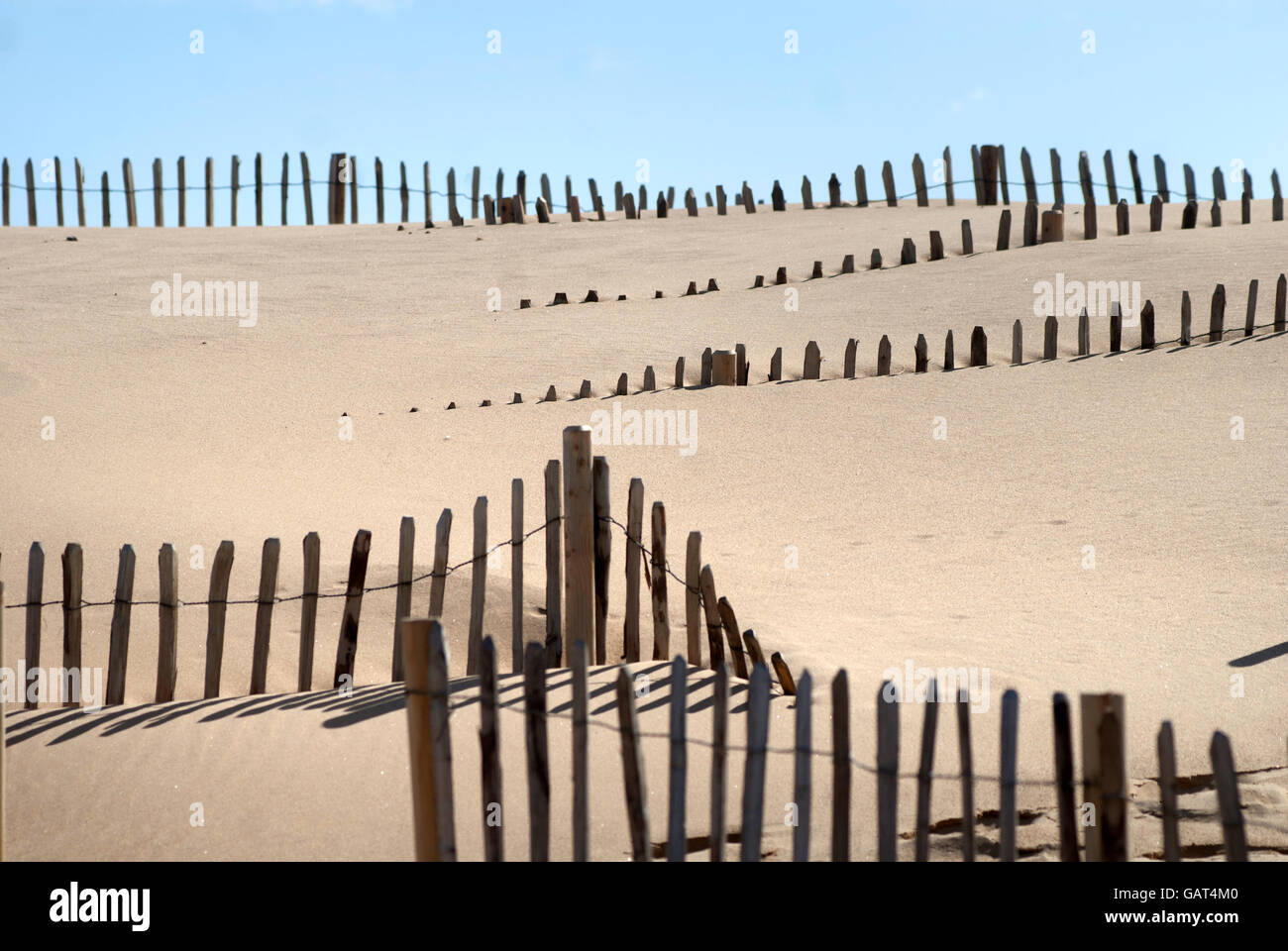 Dune fencing hi-res stock photography and images - Alamy