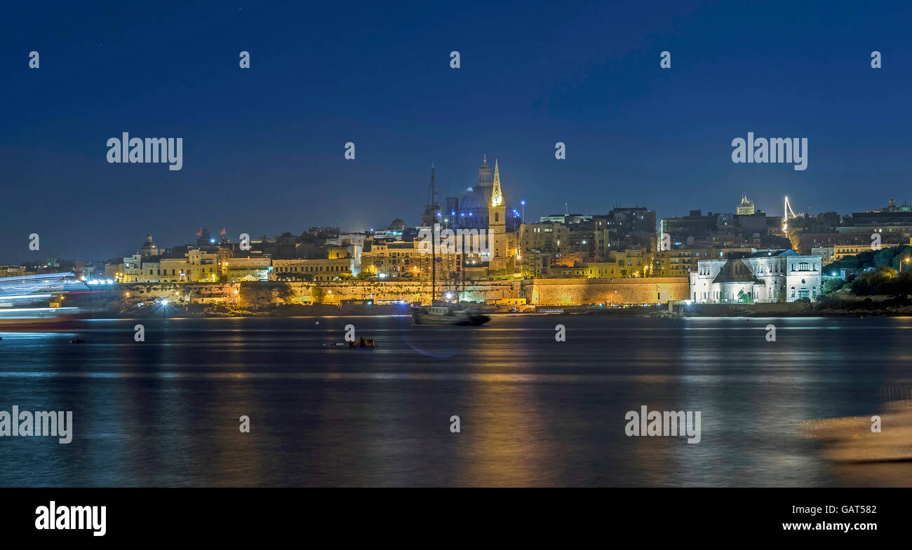 Malta, Valletta: Panoramic night view of the Maltese capital from ...
