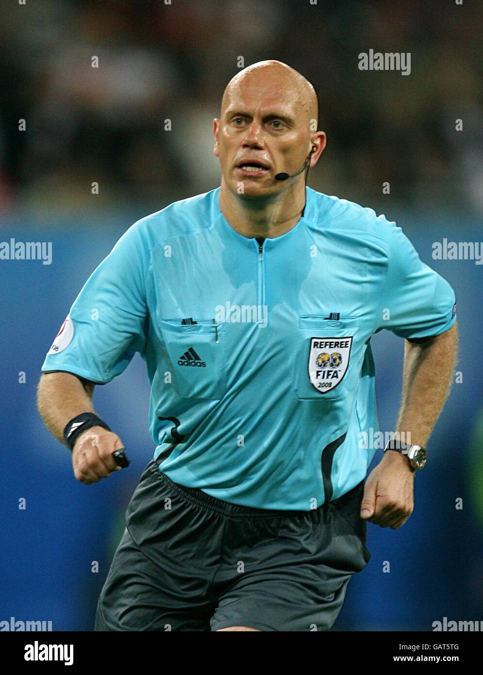 Referee b hi-res stock photography and images - Alamy