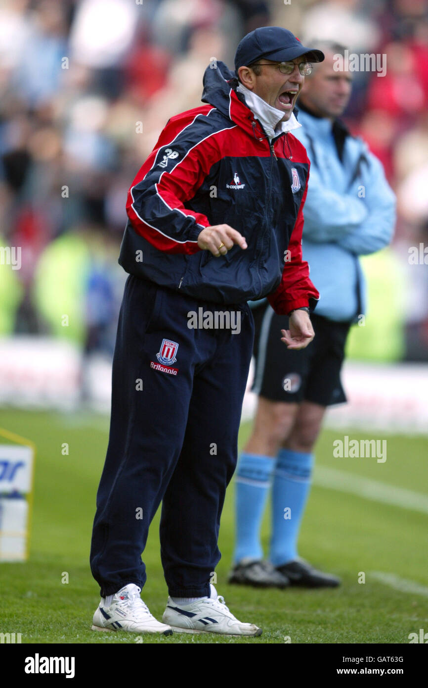 Tony reading hi-res stock photography and images - Alamy