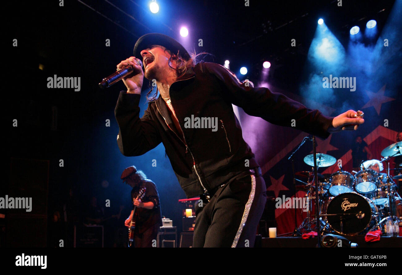 Kid rock concert hi-res stock photography and images - Alamy