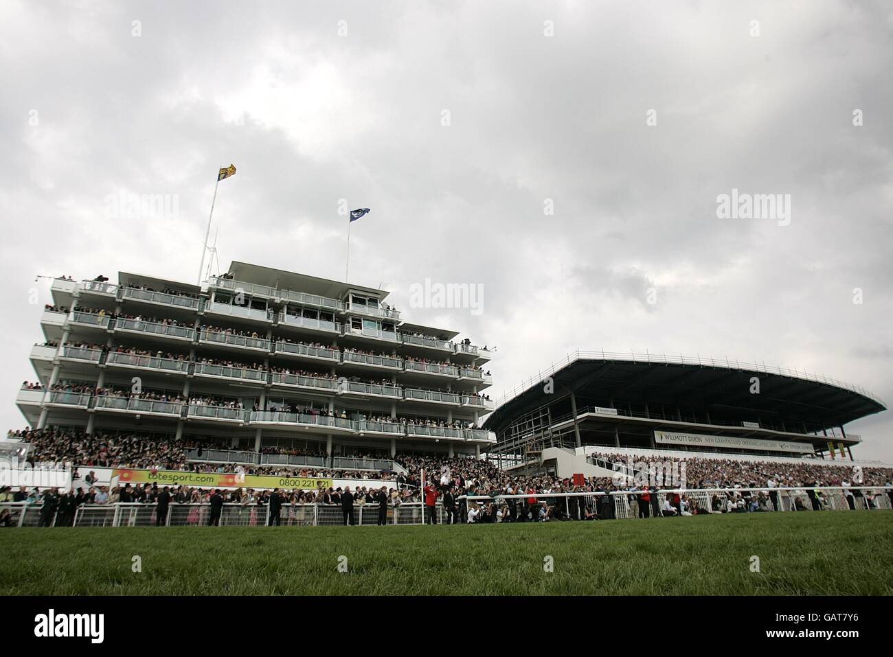 The queens stand at epsom downs racecourse hi-res stock photography and ...