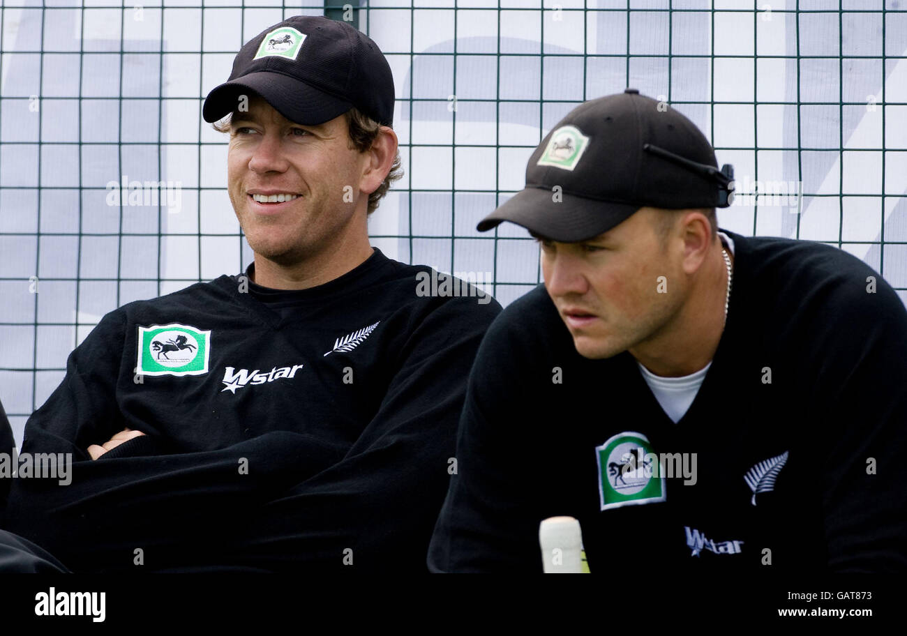 New Zealand's Jacob Oram and Peter Fulton during a nets practice ...