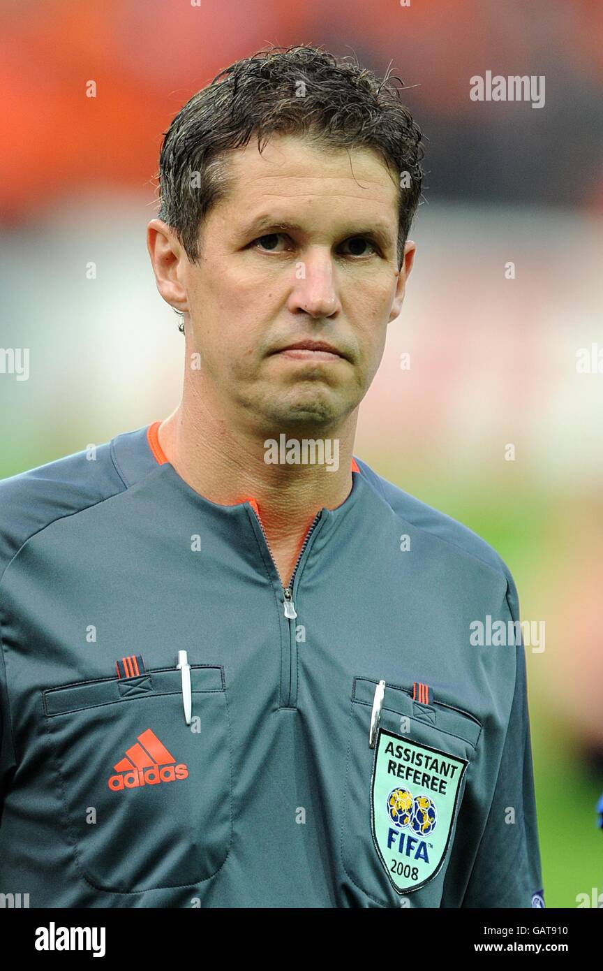 Referee herbert fandel hi-res stock photography and images - Alamy