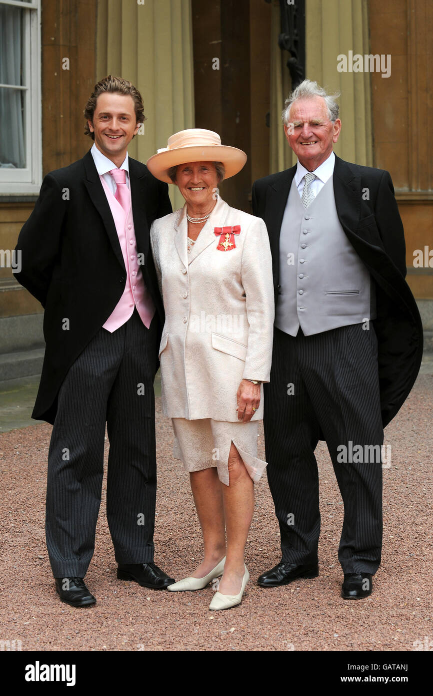 Former England Womens Cricket captain Rachael Heyhoe-Flint and family ...
