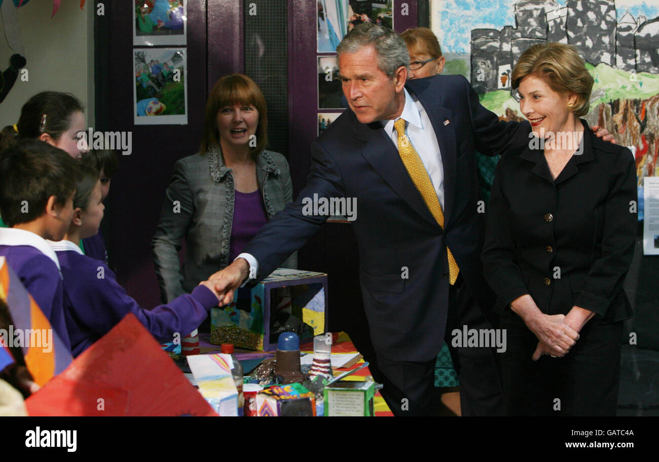 US president George Bush and his wife Laura, with children at Loughview ...