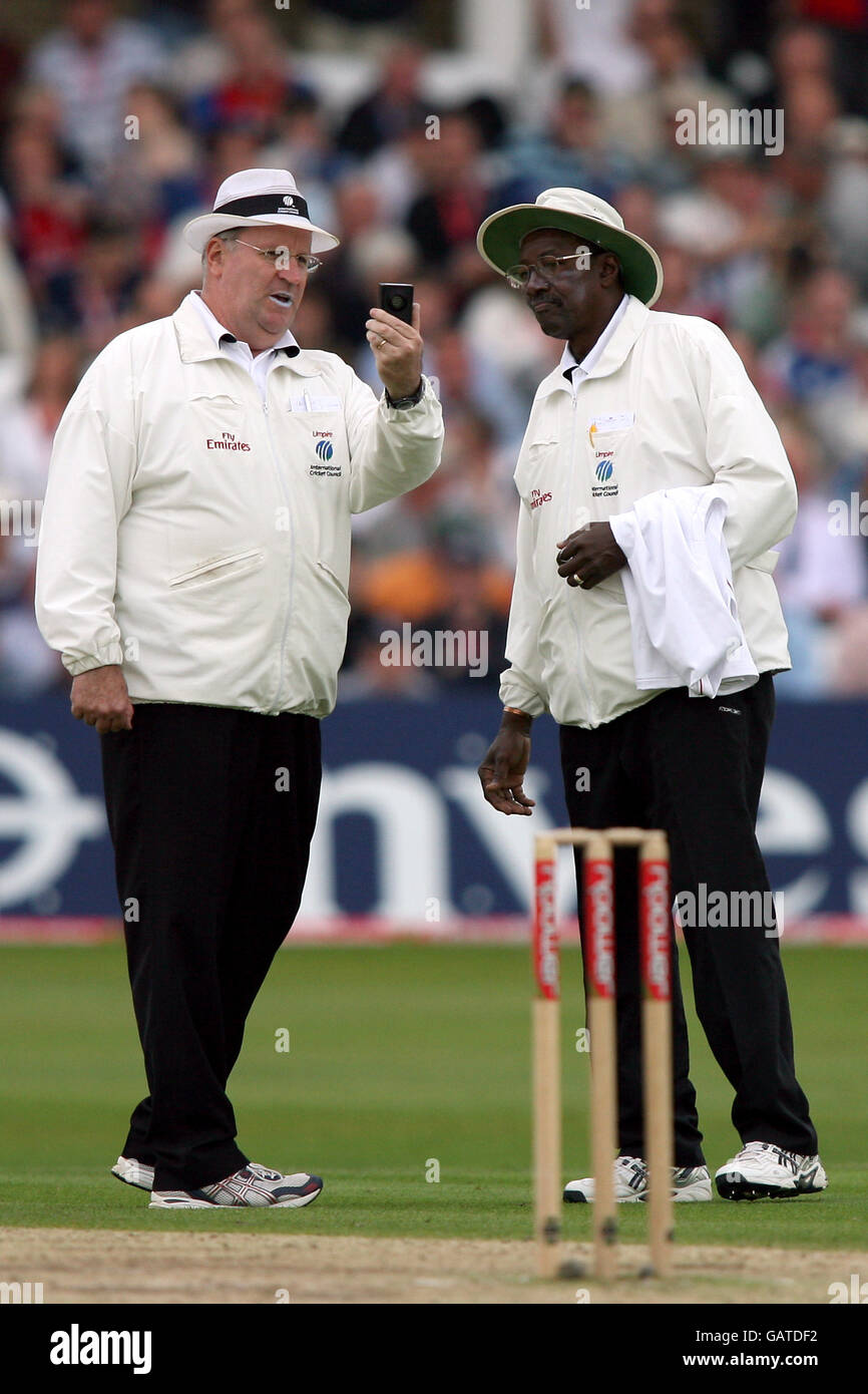 (L-R) Umpires Darrell Hair and Steve Bucknor check the light meter to ...