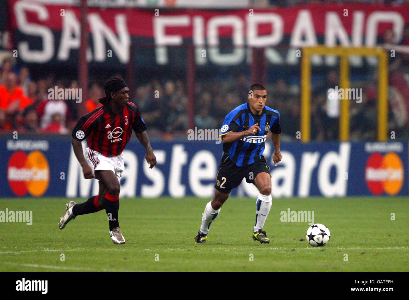 Inter milans clarence seedorf hi-res stock photography and images - Alamy