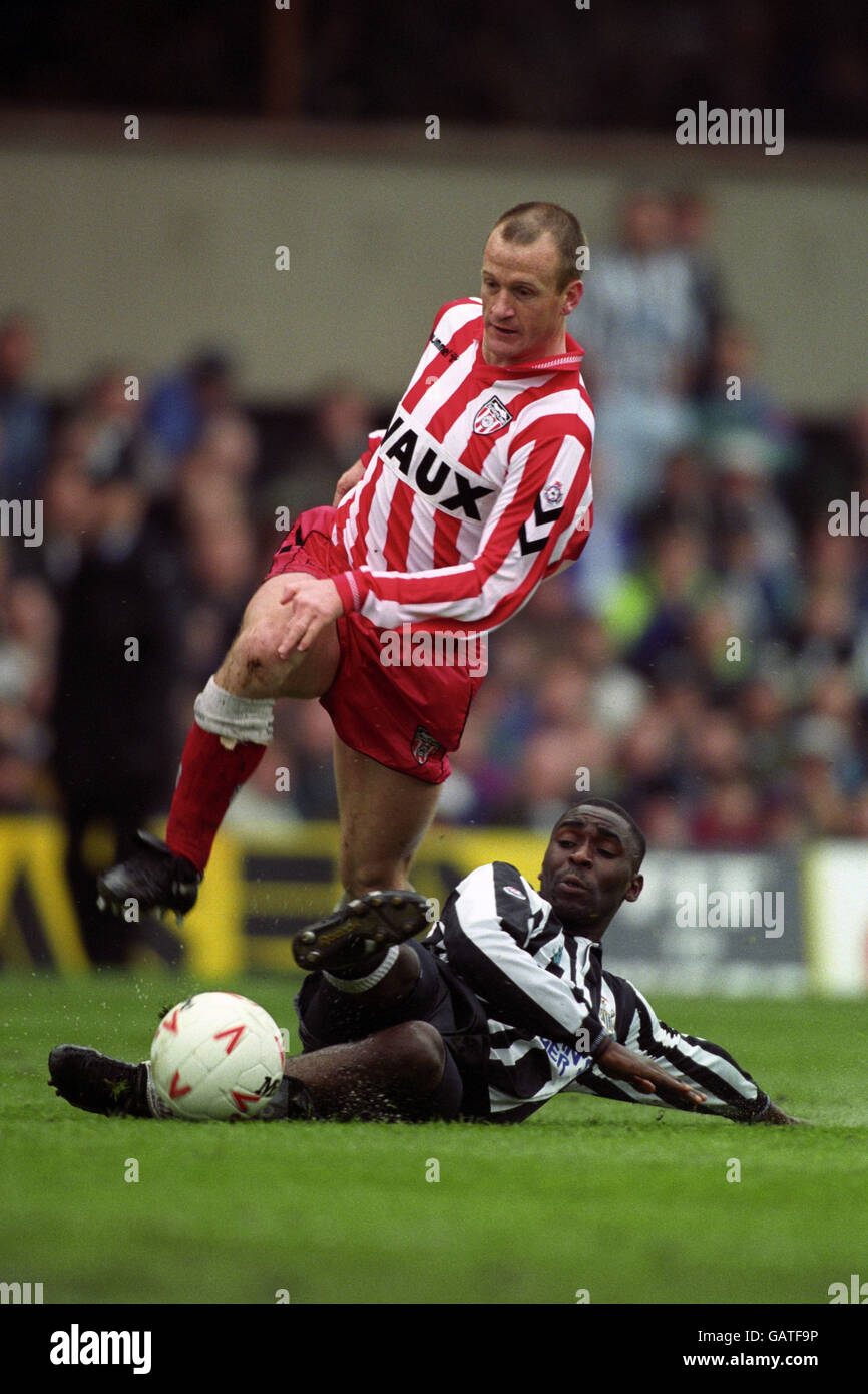 L-R: JOHN KAY, SUNDERLAND. ANDY COLE, NEWCASTLE UNITED Stock Photo - Alamy