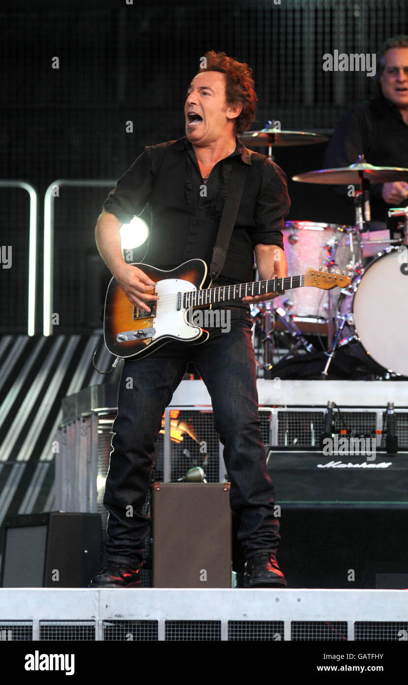 Bruce springsteen jeans hi-res stock photography and images - Alamy