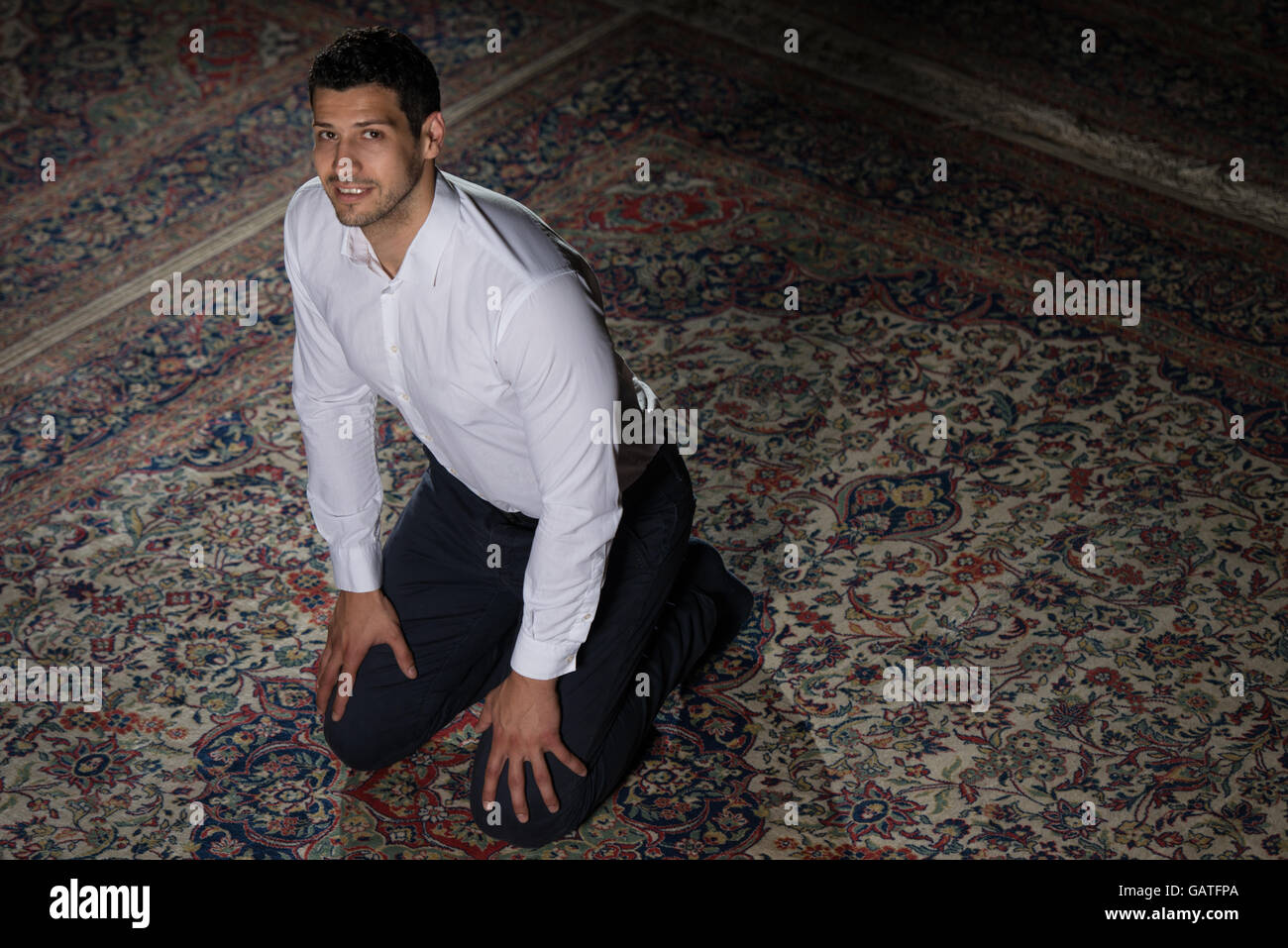 Adult muslim man praying hi-res stock photography and images - Alamy