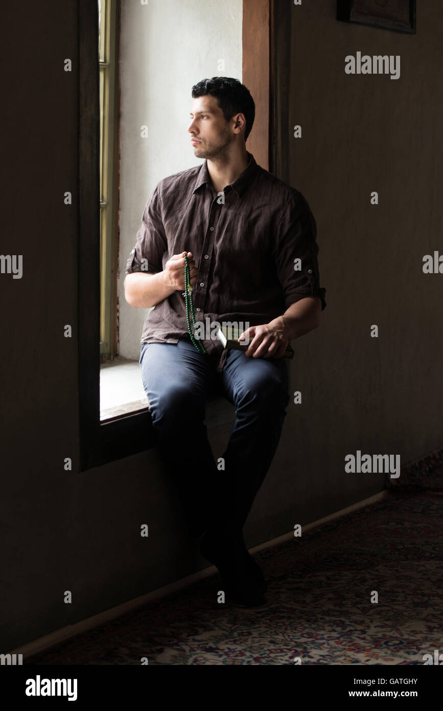 Humble muslim man praying hi-res stock photography and images - Alamy