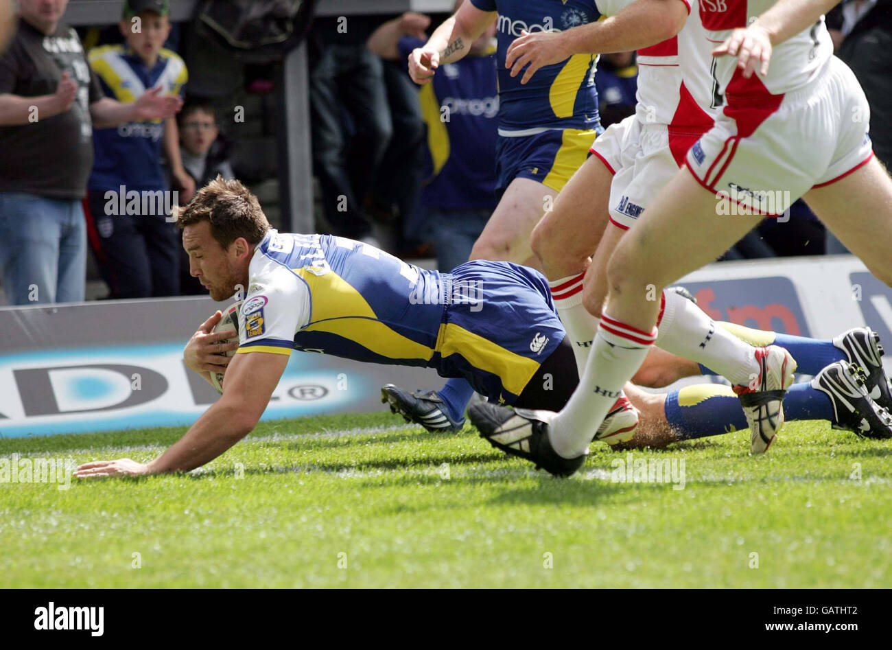 Warrington's Martin Gleeson scores the second try during the engage ...