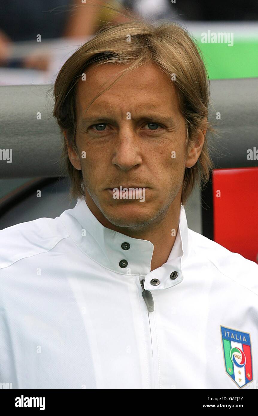 Soccer italy v romania hi-res stock photography and images - Alamy