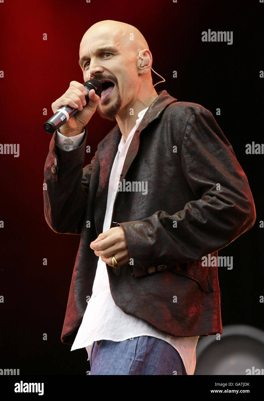 Tim Booth High Resolution Stock Photography and Images - Alamy