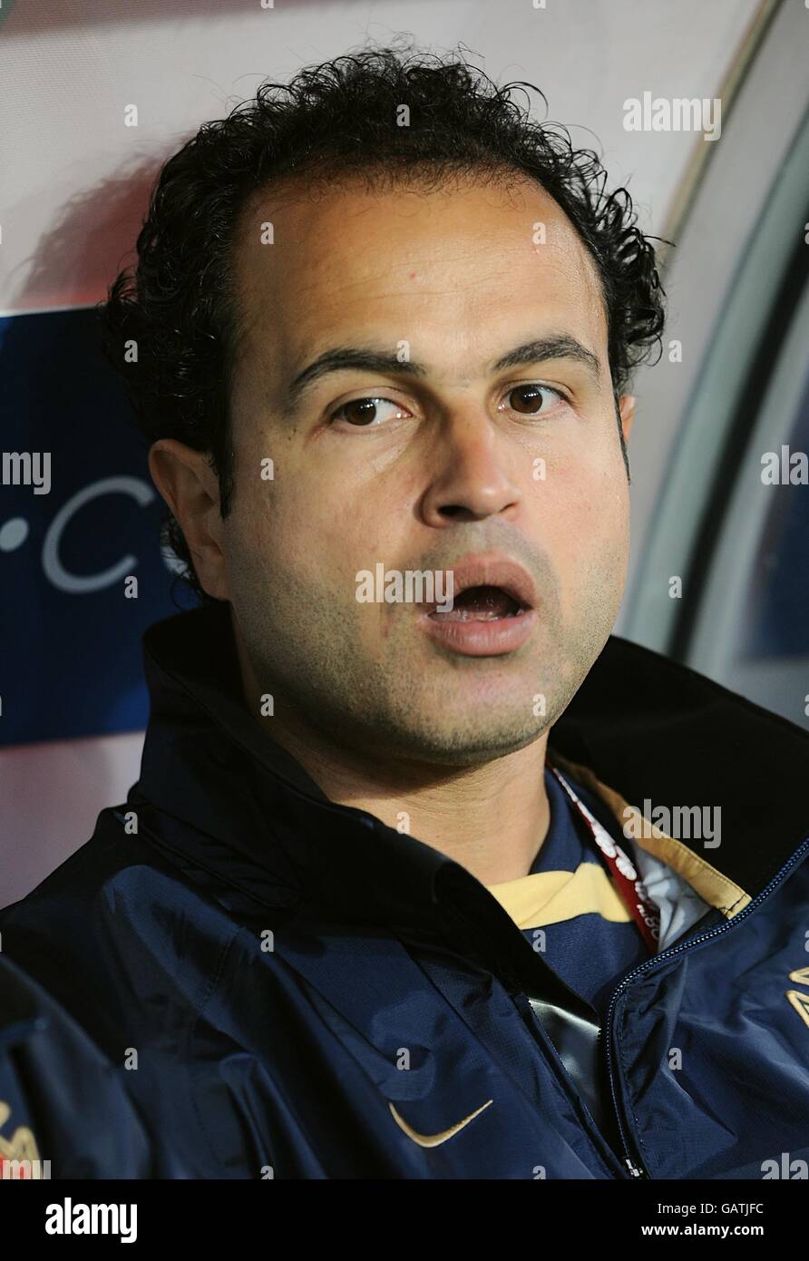 Portugal goalkeeping coach hi-res stock photography and images - Alamy