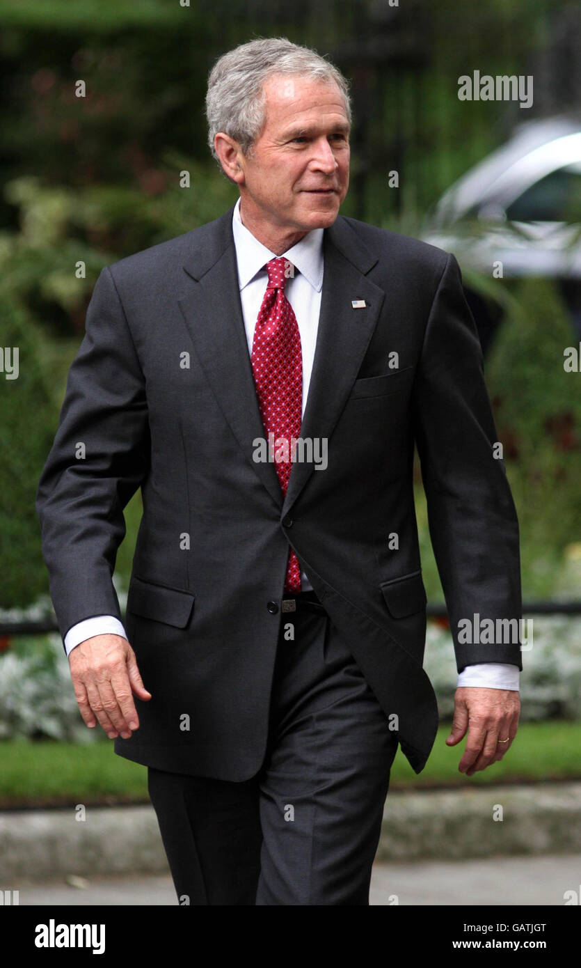 US President George Bush arrives at number 10 Downing Street, London ...