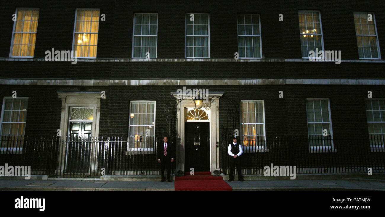 Downing street feature hi-res stock photography and images - Alamy