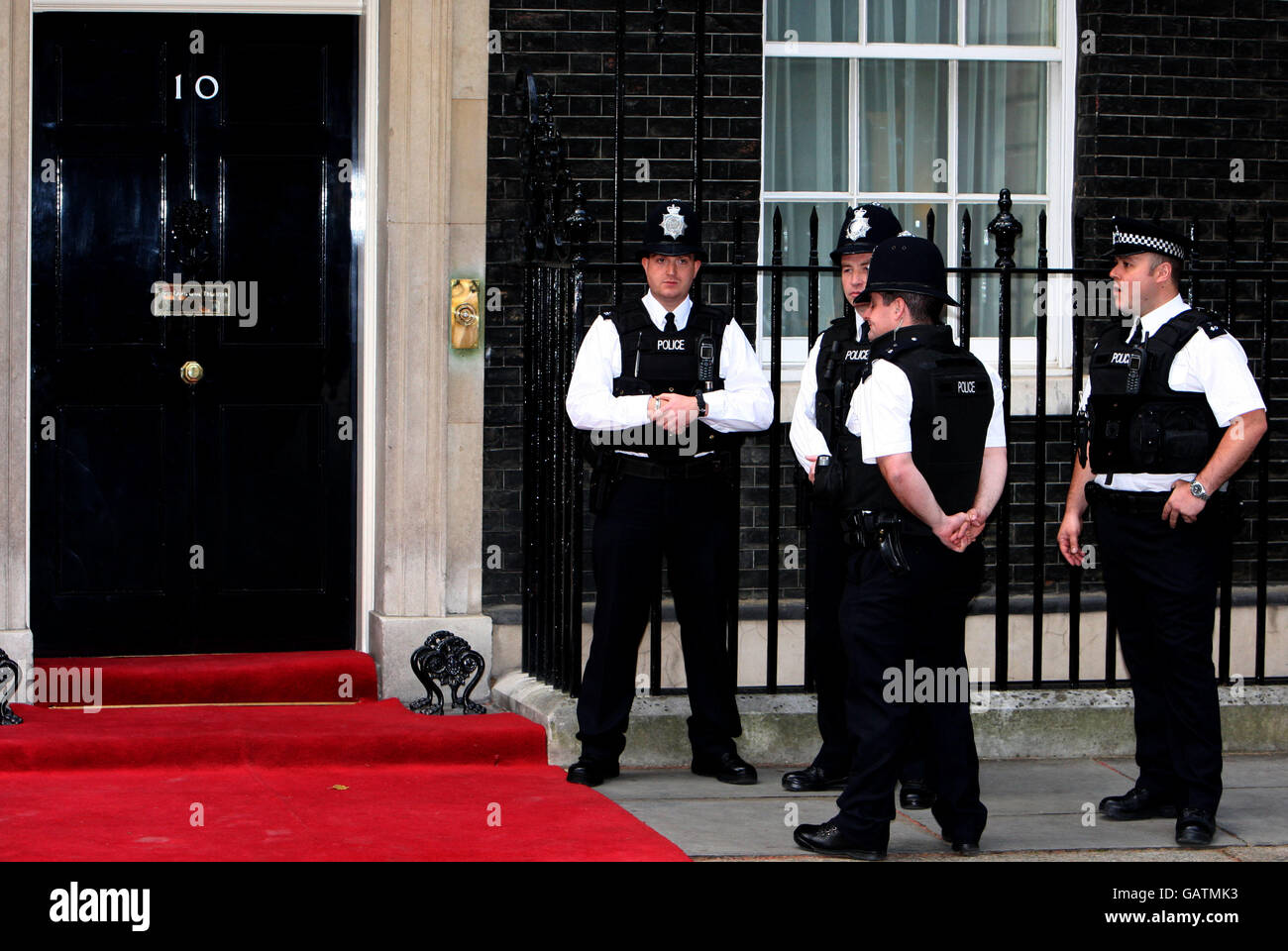Police officers stand outside number 10 downing street hi-res stock ...