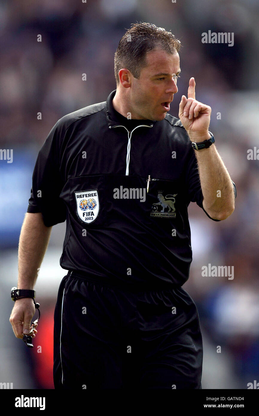 Referee rob styles makes a point hi-res stock photography and images ...