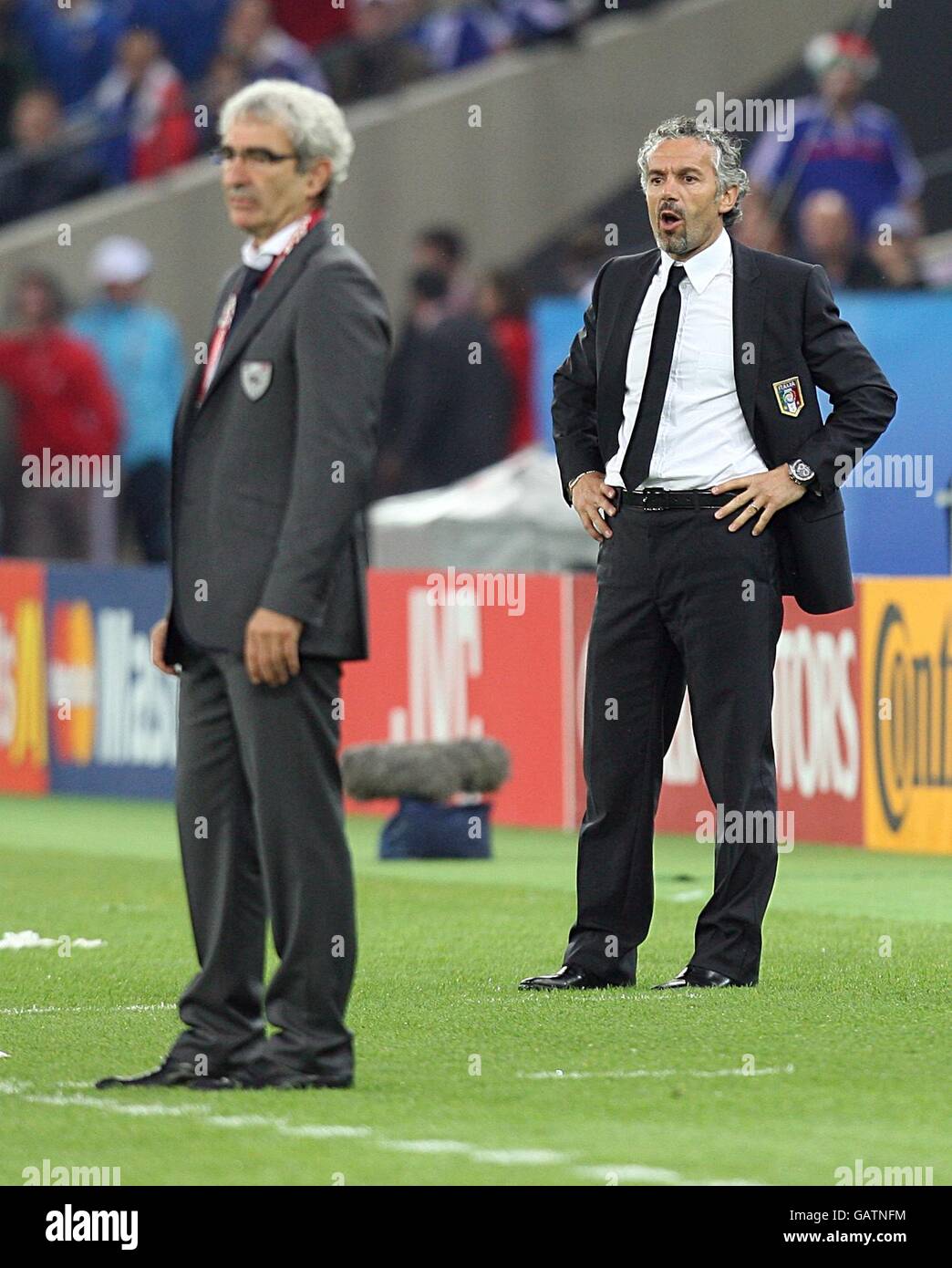 France coach Raymond Domenech (l) and Italy coach Roberto Donadoni ...