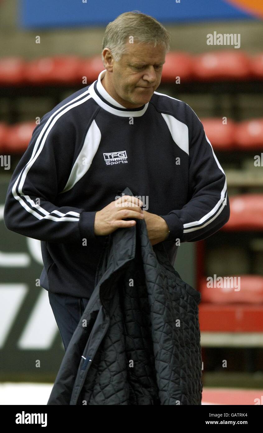 Jim Jefferies the Kilmarnock manager walks off dejected after drawing ...