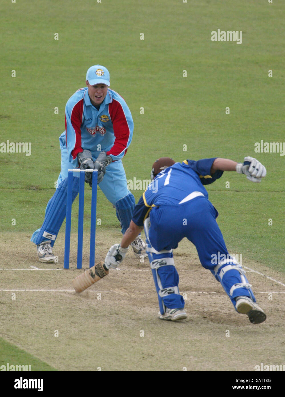 Wicket keeper kent hi-res stock photography and images - Alamy