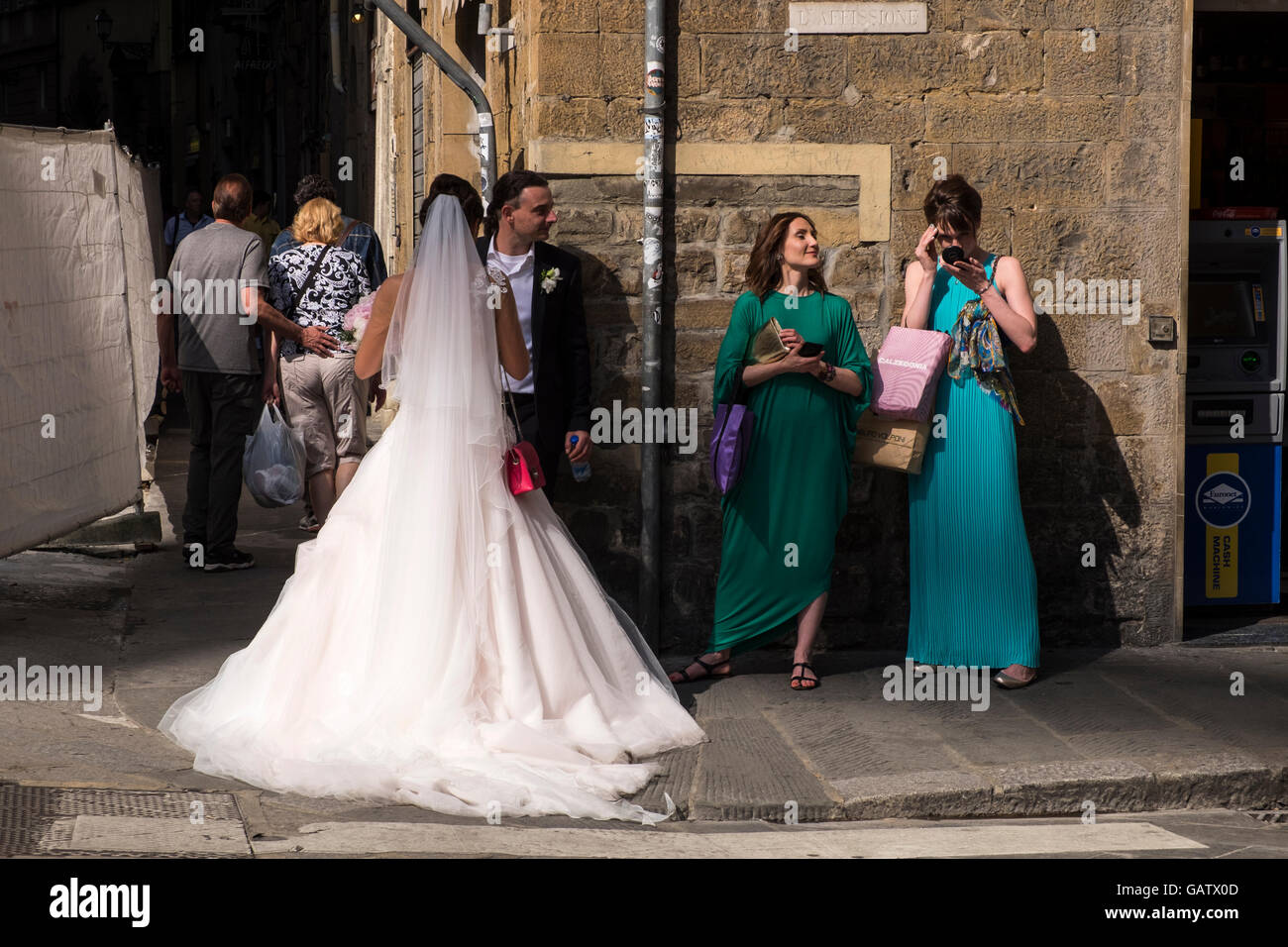 Bride and groom italy hi-res stock photography and images - Alamy