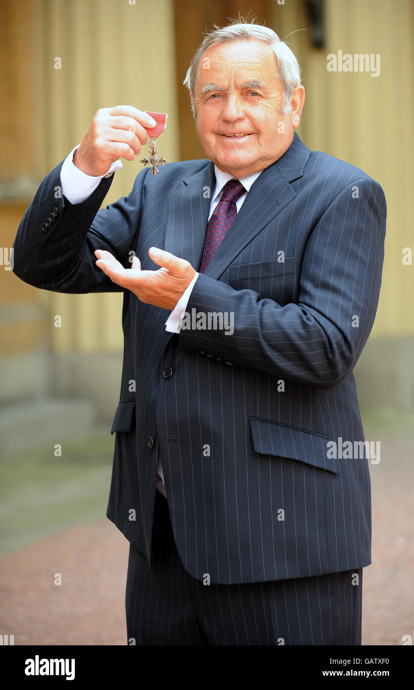 Former Sheffield United goalkeeper Alan Hodgkinson, after collecting ...