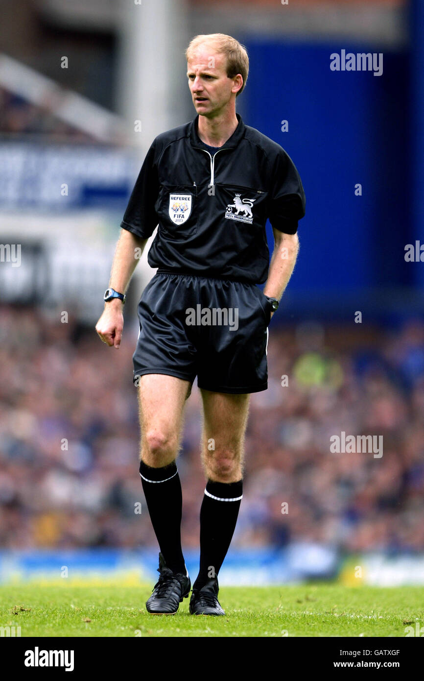 Mike riley premier league referee hi-res stock photography and images ...