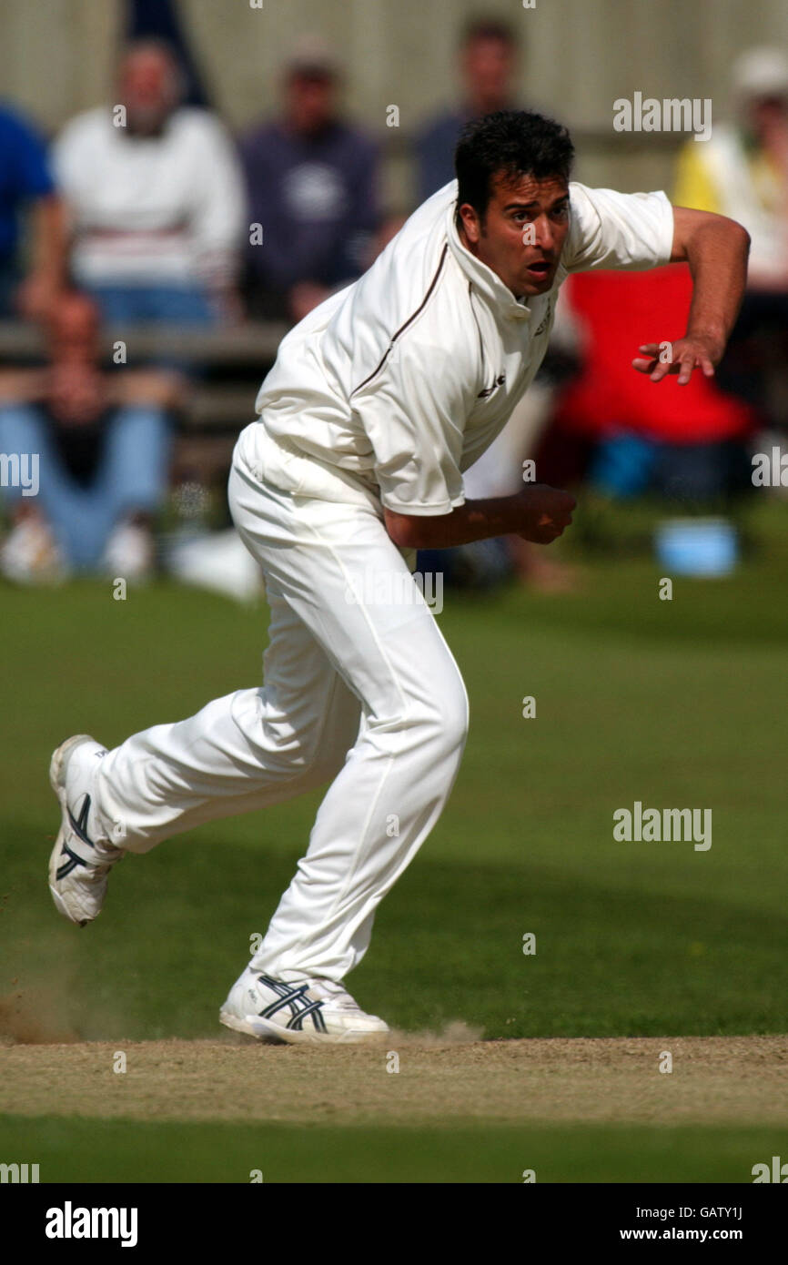 Cricket - Cheltenham & Gloucester Trophy - Third Round - Staffordshire ...