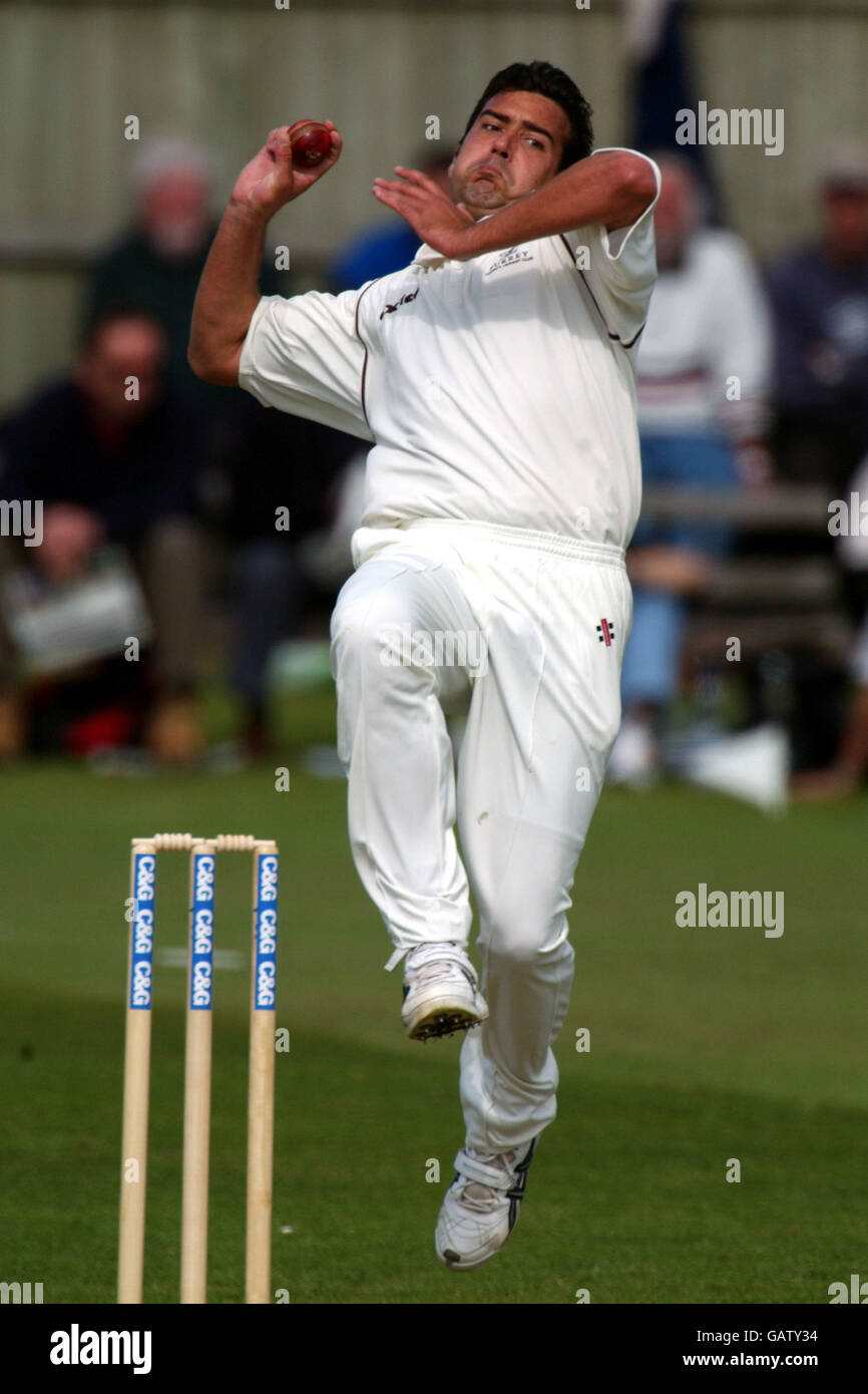 Cricket - Cheltenham & Gloucester Trophy - Third Round - Staffordshire ...