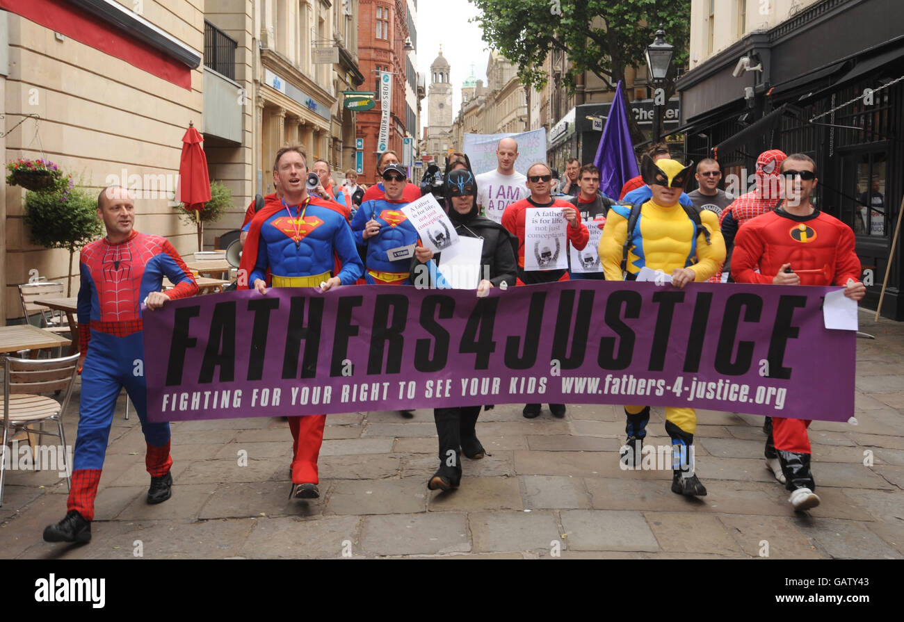 Fathers 4 Justice protest Stock Photo - Alamy