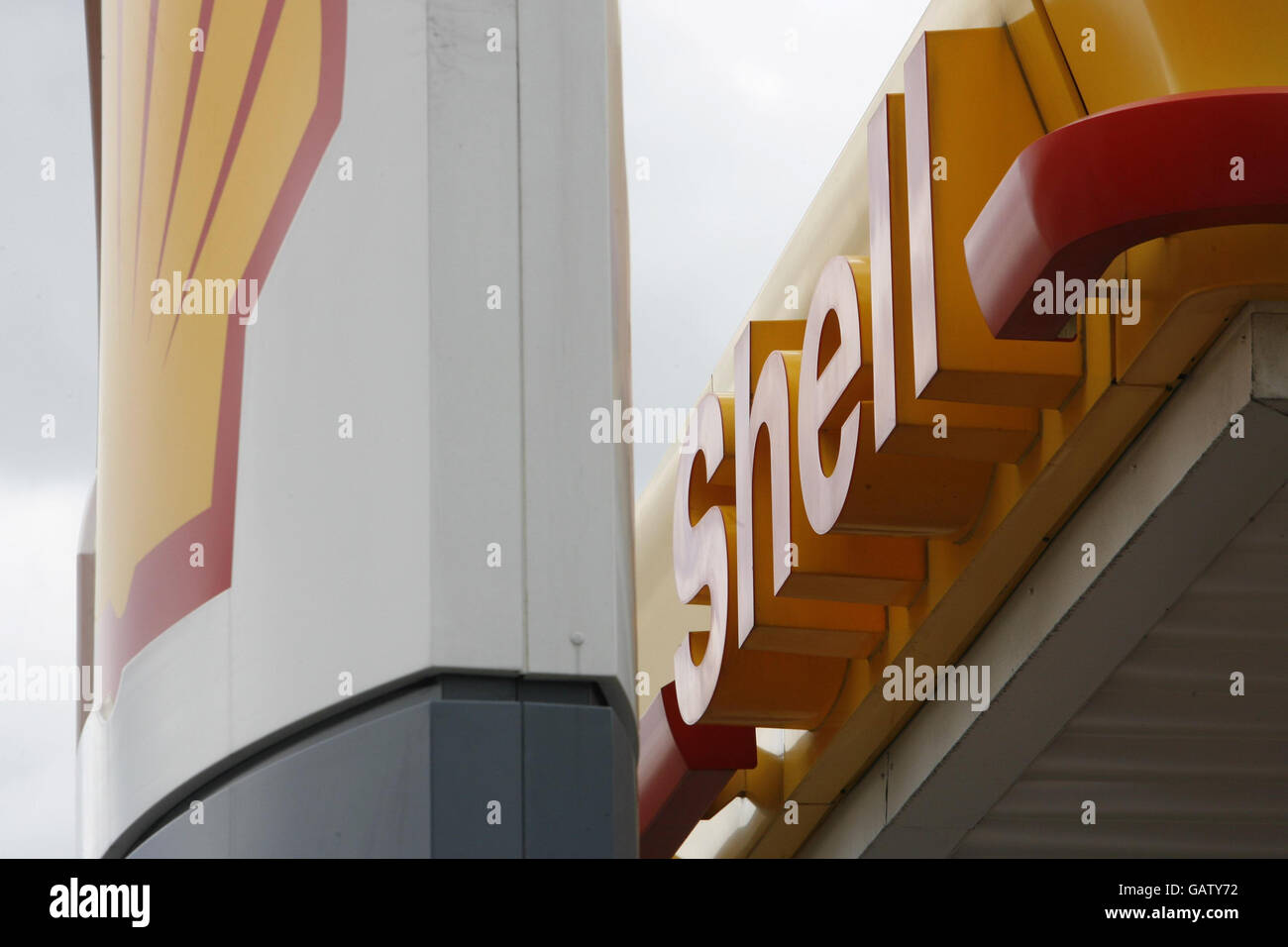 Shell petrol station in london hi-res stock photography and images - Alamy
