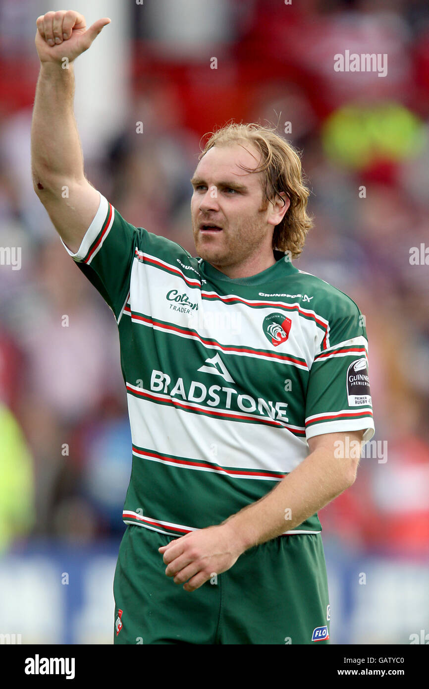 Leicester Tigers' Andy Goode gives a thumbs up to the away fans after ...