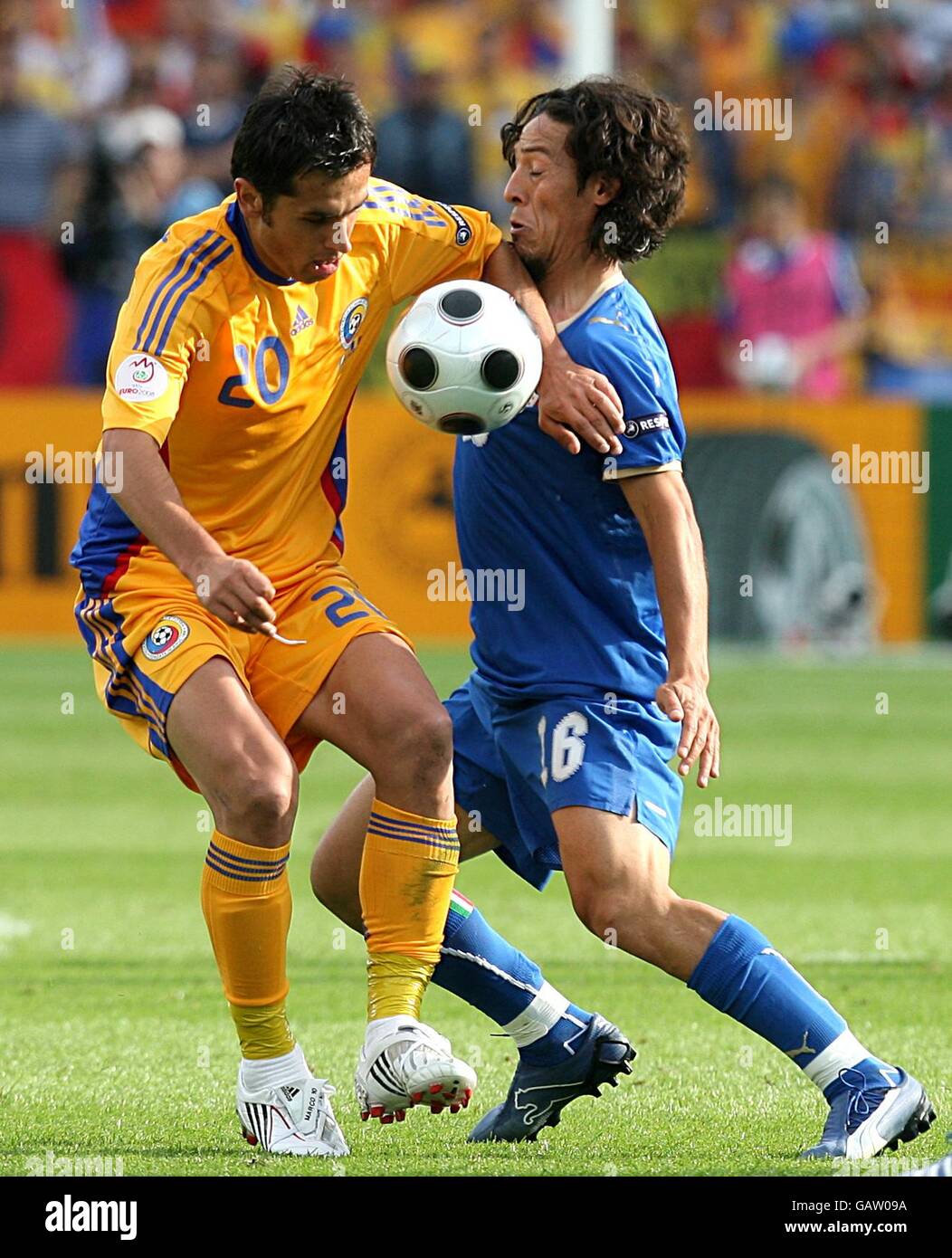 Soccer italy v romania hi-res stock photography and images - Alamy