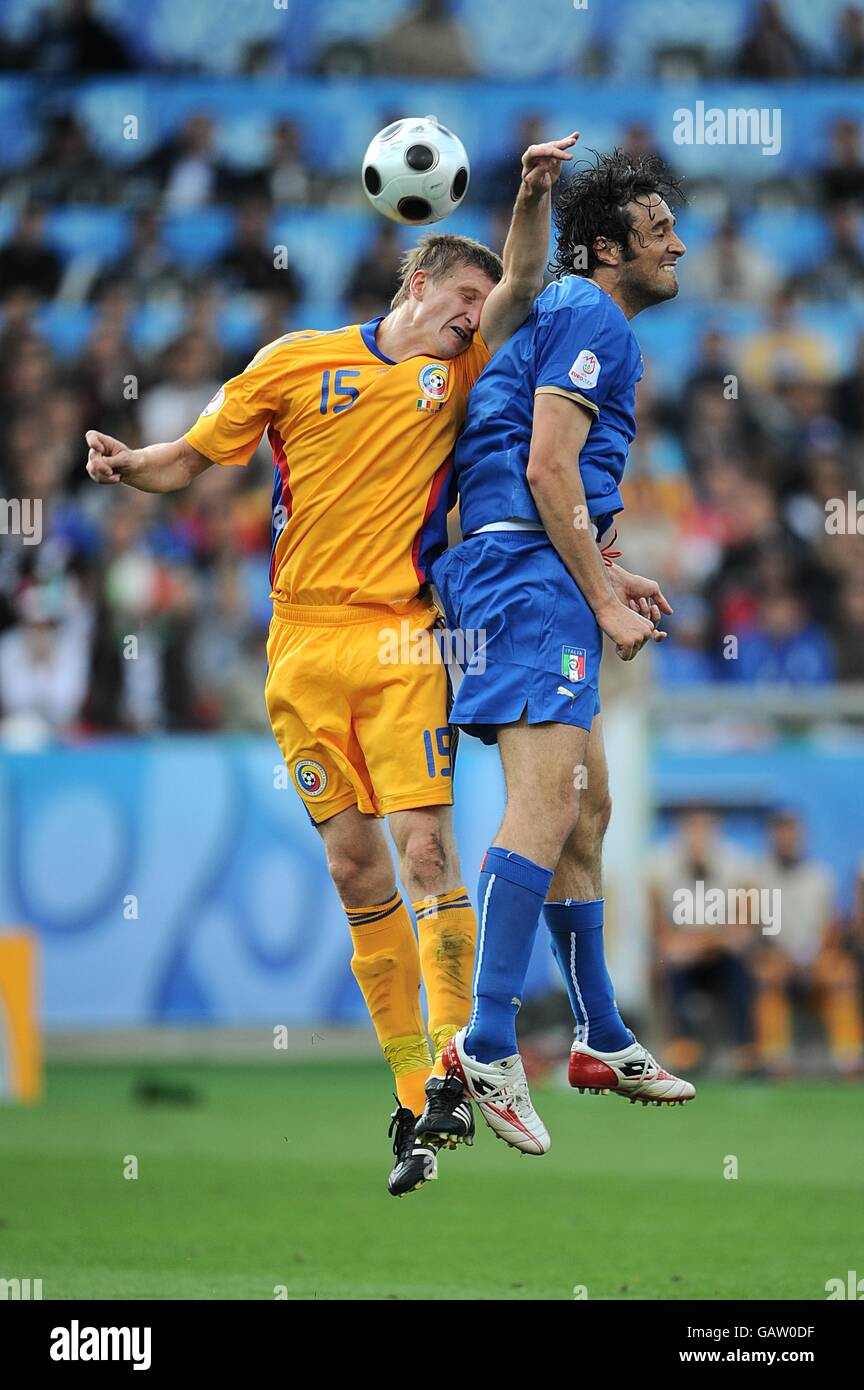 Soccer italy v romania hi-res stock photography and images - Alamy